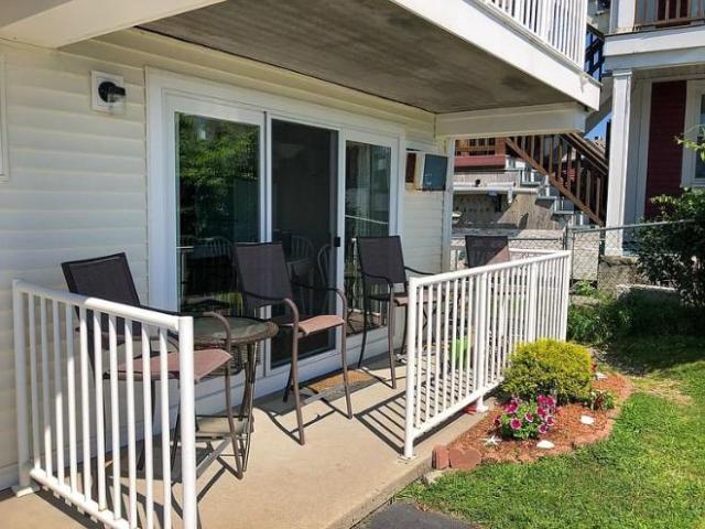 1 Br, 1 bath, Condo 933 Ocean Blvd