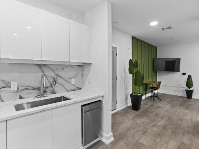 1 Br, 1 bath, Condo 935 S Howard Ave