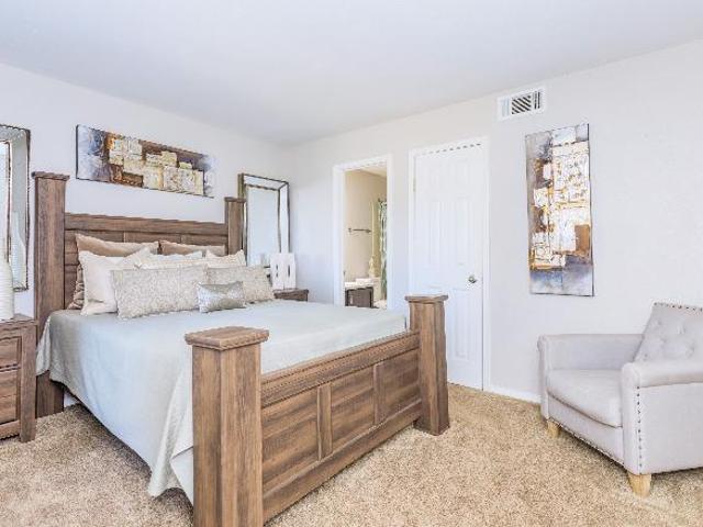 1 Br, 1 bath, Condo 9416 E 65th St