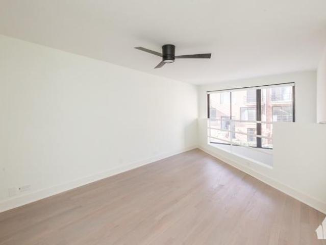 1 Br, 1 bath, Condo 944 W Grace