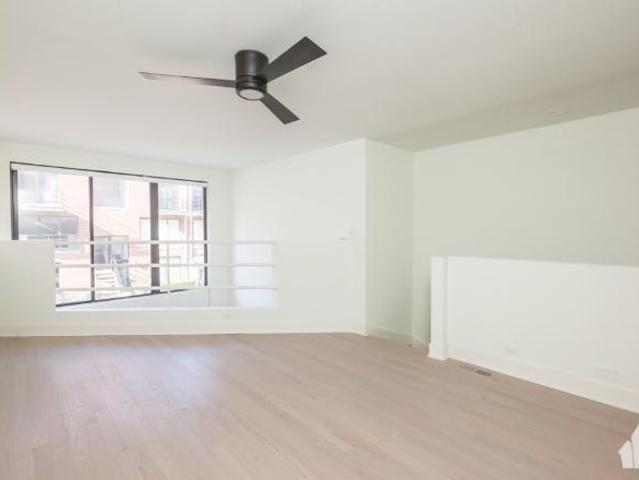 1 Br, 1 bath, Condo 944 W Grace