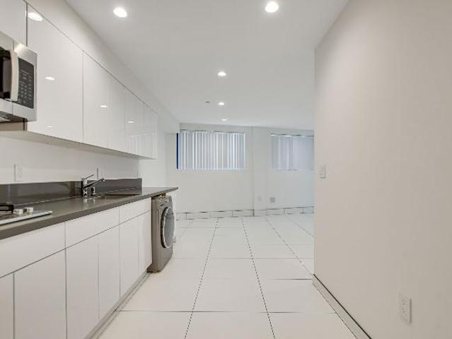1 Br, 1 bath, Condo 946 S Ridgeley Dr