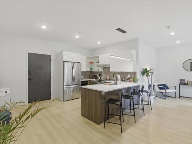 1 Br, 1 bath, Condo 948 West Sunnyside