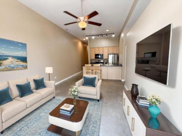 1 Br, 1 bath, Condo 949 W Madison