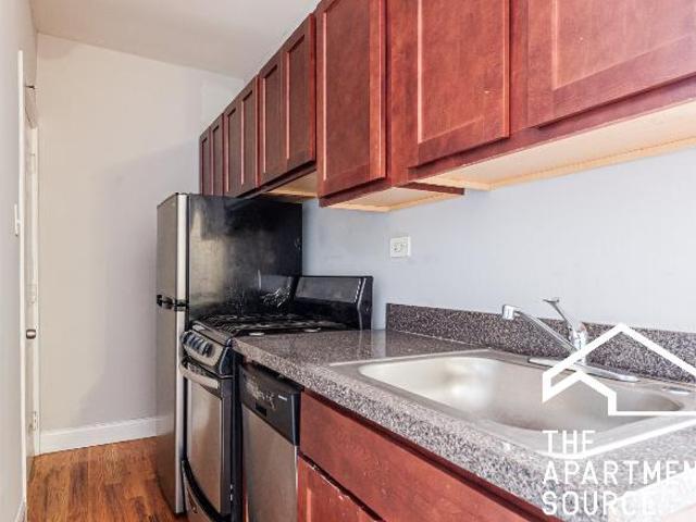 1 Br, 1 bath, Condo 949 West Cornelia Ave