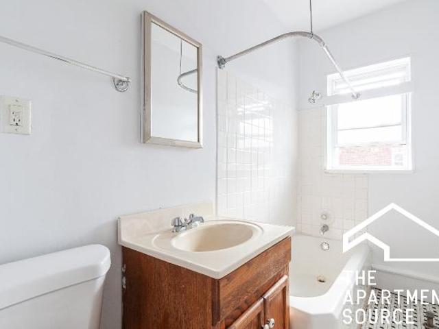 1 Br, 1 bath, Condo 955 West Cornelia Ave
