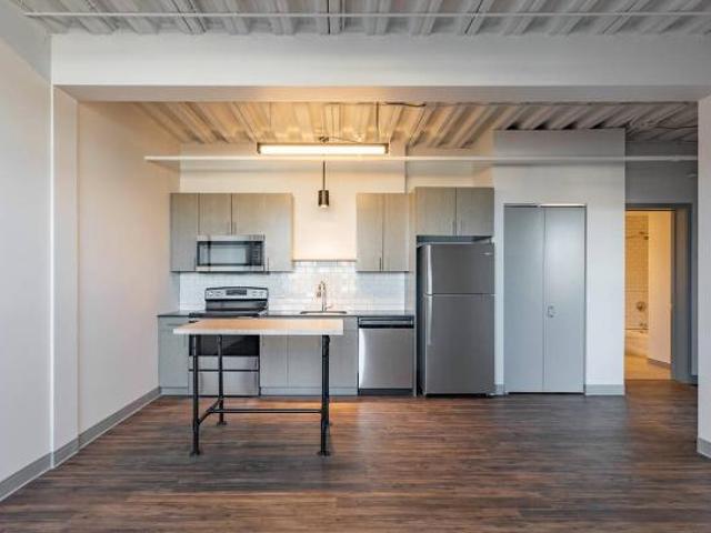 1 Br, 1 bath, Condo 969 W Dakin St