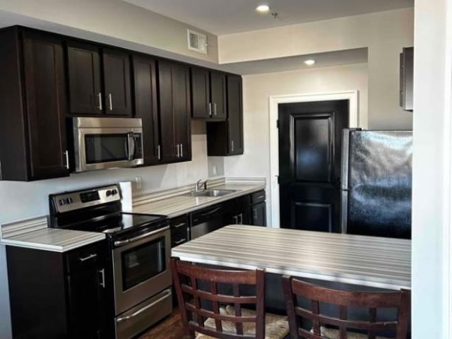 1 Br, 1 bath, Condo 970 Ridge Ave