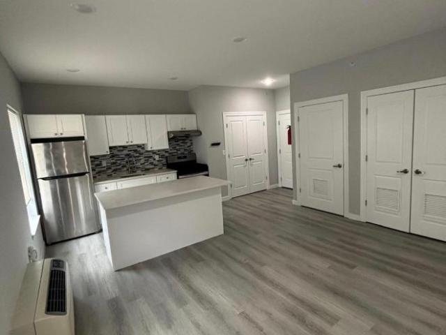 1 Br, 1 bath, Condo 98 12th Ave