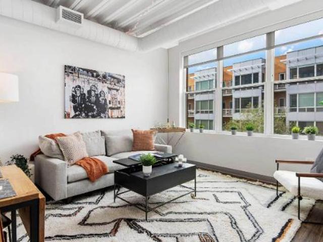 1 Br, 1 bath, Condo 993 W Dakin St