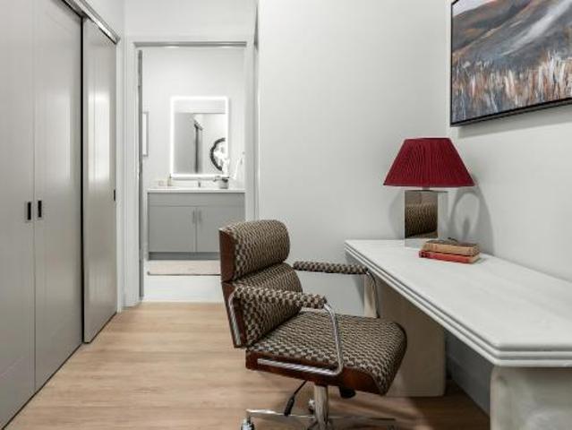 1 Br, 1 bath, Condo 99 W Illinois St