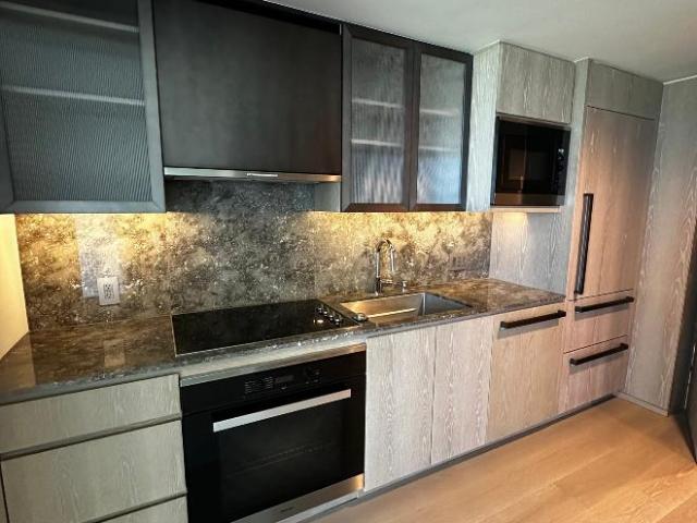1 Br, 1 bath, Condo 1000 Auahi St