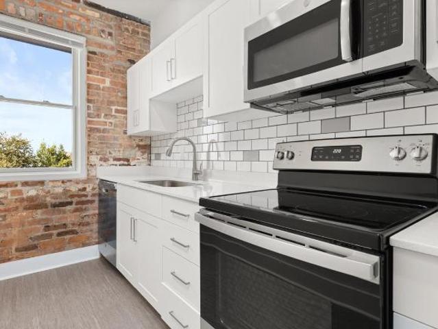 1 Br, 1 bath, Condo 1000 King St