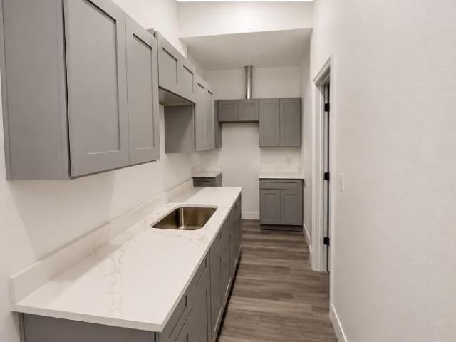 1 Br, 1 bath, Condo 1001 W 8th Street