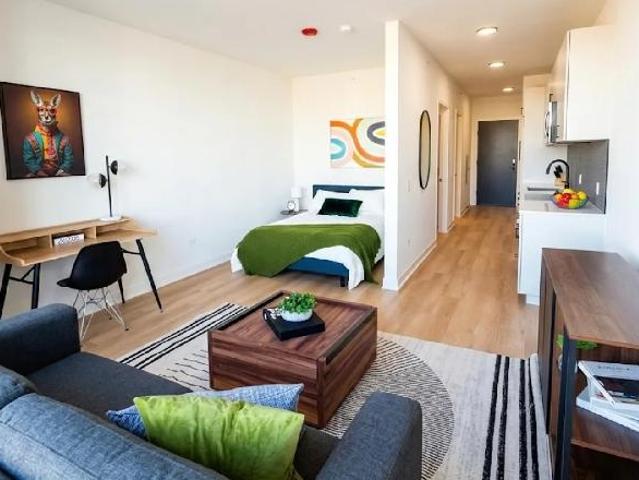 1 Br, 1 bath, Condo 1001 W Grand Ave
