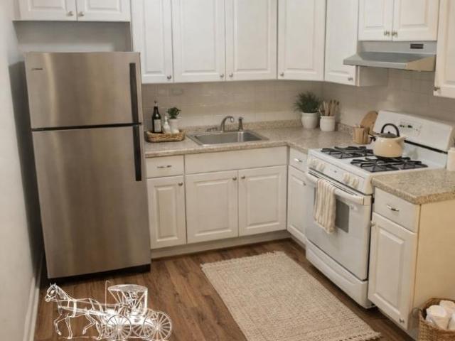 1 Br, 1 bath, Condo 100 New Road