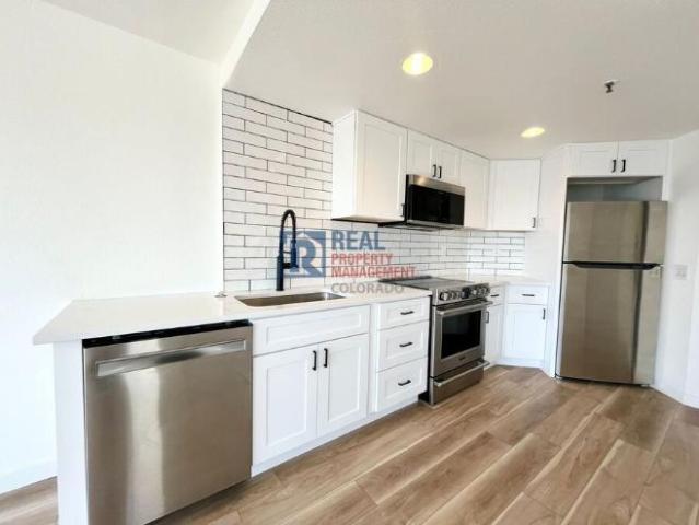 1 Br, 1 bath, Condo 100 Park Ave W