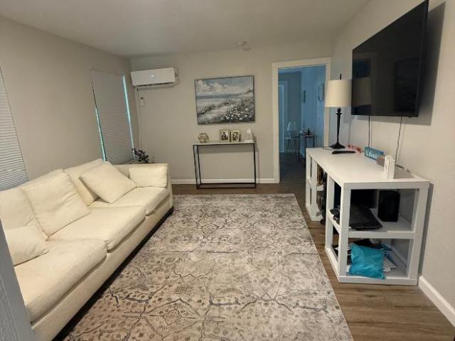 1 Br, 1 bath, Condo 1016 10th Ave West