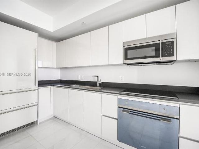1 Br, 1 bath, Condo 1010 Brickell Ave