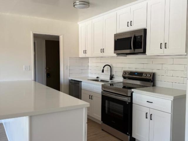 1 Br, 1 bath, Condo 10200 De Soto Ave