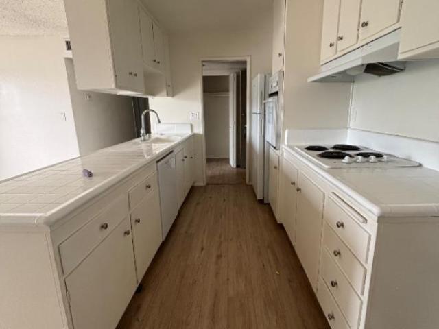 1 Br, 1 bath, Condo 10200 De Soto Ave