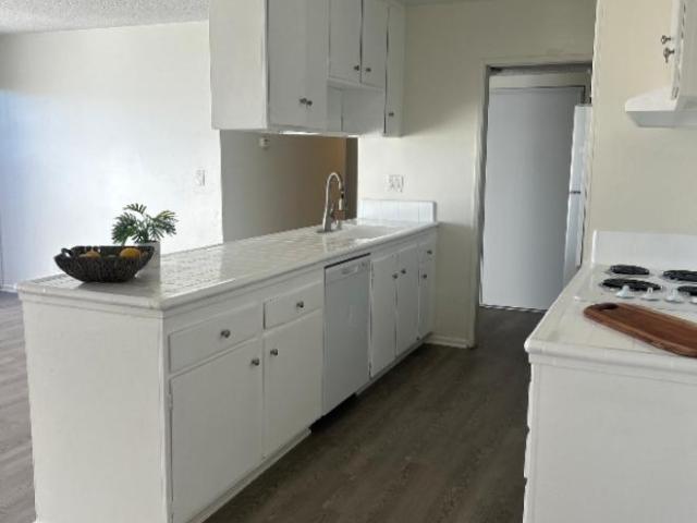 1 Br, 1 bath, Condo 10200 De Soto Ave