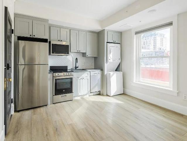 1 Br, 1 bath, Condo 1023 North Broadway