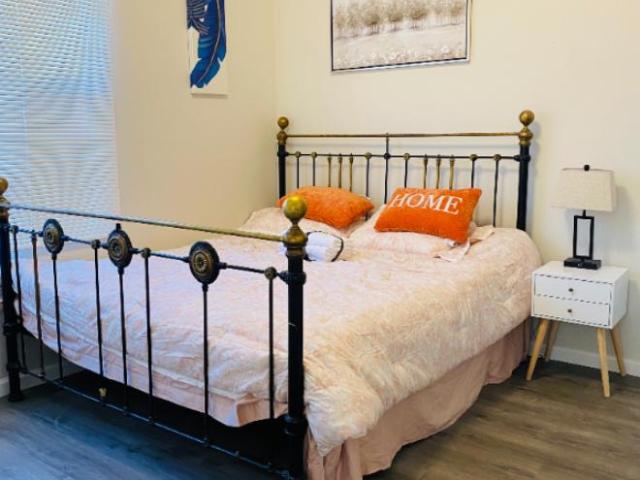 1 Br, 1 bath, Condo 1036 Chislett