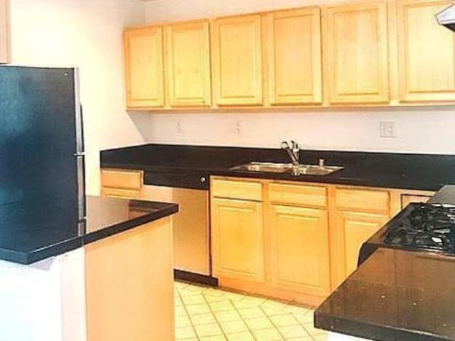 1 Br, 1 bath, Condo 1033 3rd St