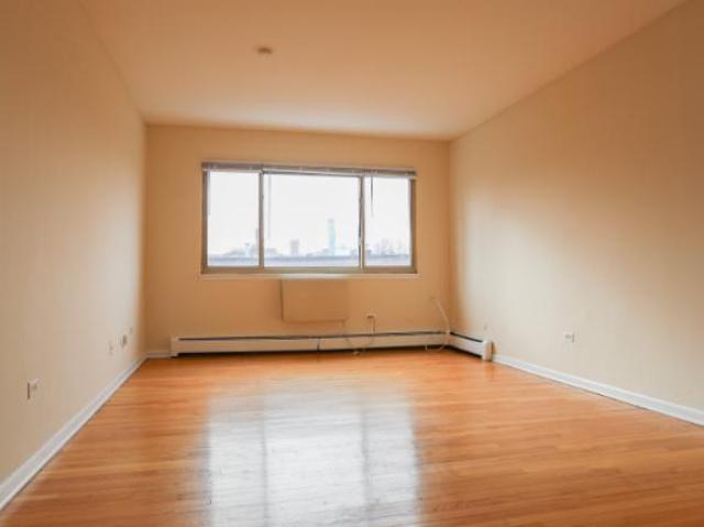 1 Br, 1 bath, Condo 1055 Catalpa