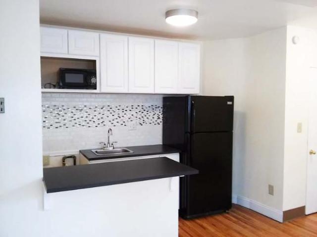 1 Br, 1 bath, Condo 105 9th St SE