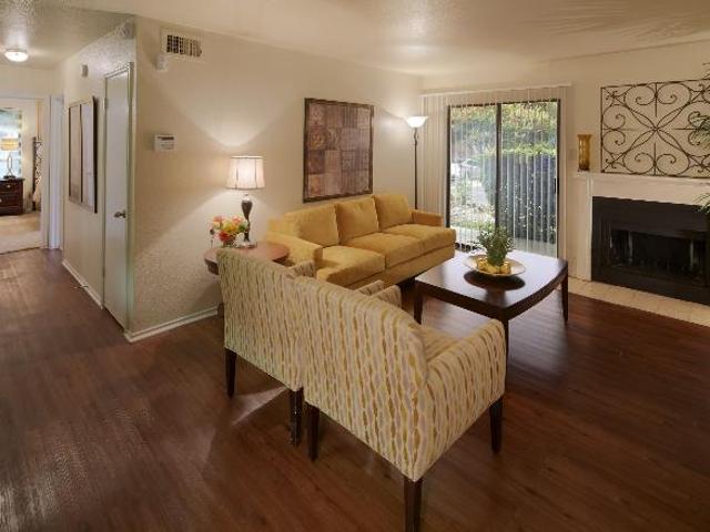1 Br, 1 bath, Condo 10610 Morado Circle