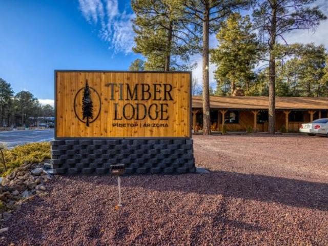 1 Br, 1 bath, Condo 1078 E White Mountain Blvd