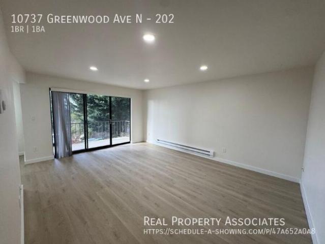 1 Br, 1 bath, Condo 10737 Greenwood Ave N