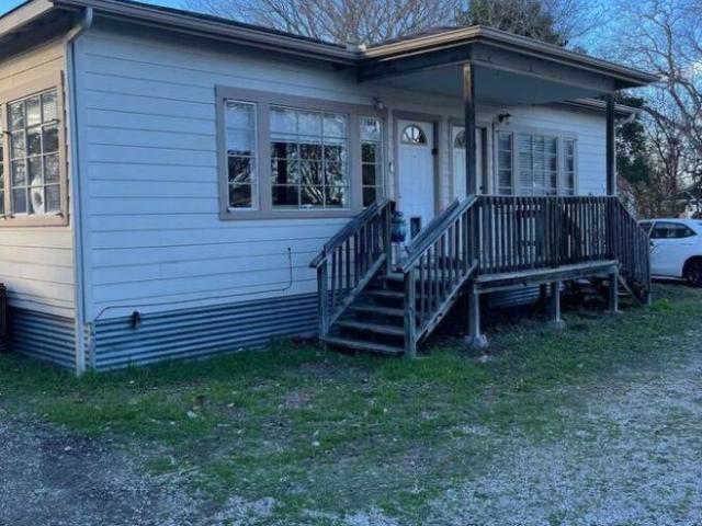 1 Br, 1 bath, Condo 108 W Austin St