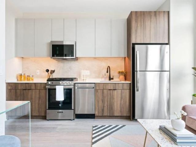 1 Br, 1 bath, Condo 1099 W Van Buren St