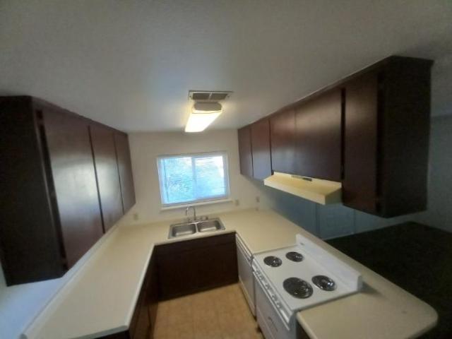 1 Br, 1 bath, Condo 1090 W D St