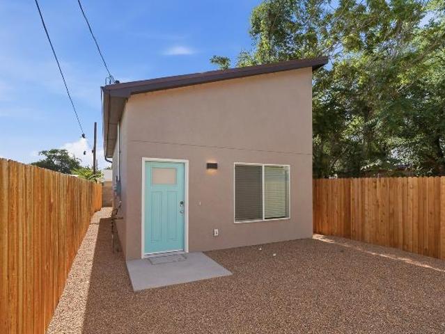 1 Br, 1 bath, Condo 1100A 10th St SW