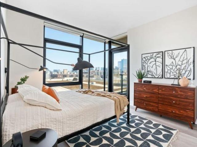 1 Br, 1 bath, Condo 1101 W Van Buren St