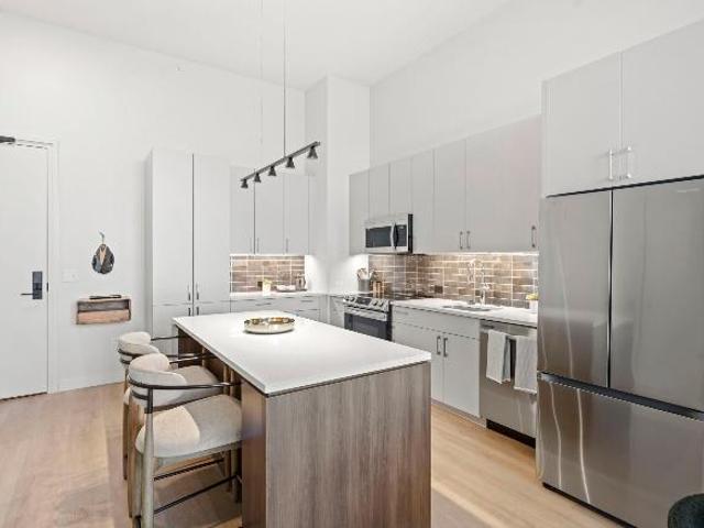 1 Br, 1 bath, Condo 1101 W Van Buren