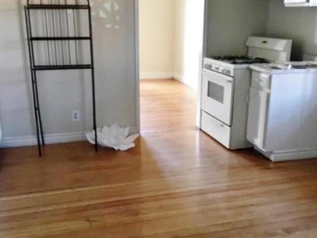 1 Br, 1 bath, Condo 1114 Poinsettia Dr