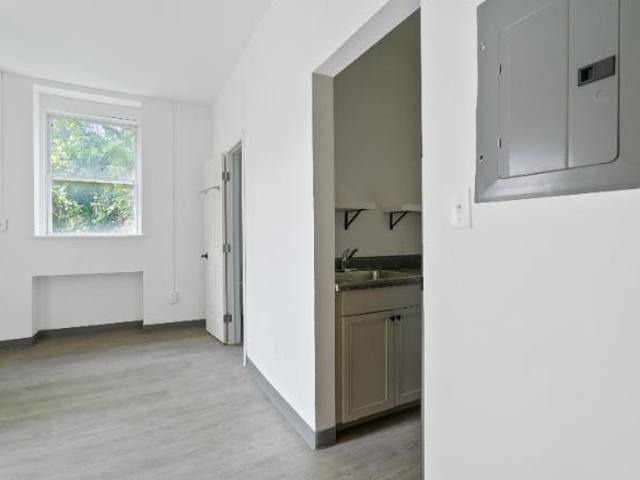 1 Br, 1 bath, Condo 1115 6th Avenue
