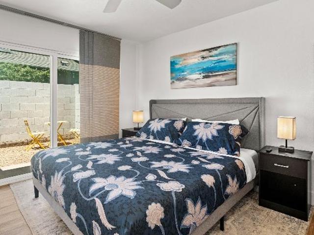 1 Br, 1 bath, Condo 1110 E Polk St