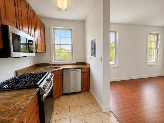 1 Br, 1 bath, Condo 1111 Lamont St Nw