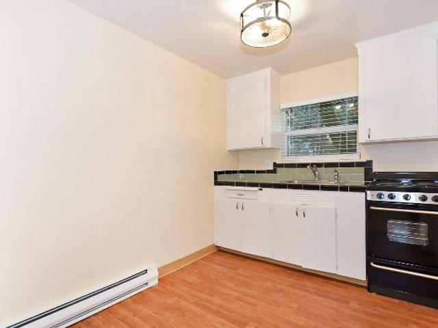 1 Br, 1 bath, Condo 11240 SW Barbur Blvd
