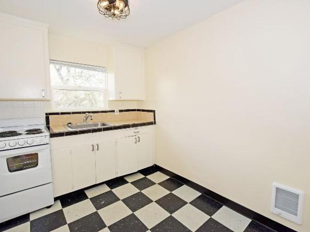 1 Br, 1 bath, Condo 11240 SW Barbur Blvd