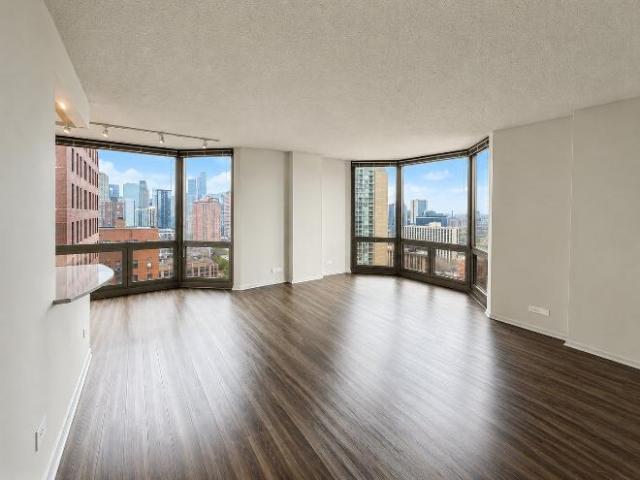 1 Br, 1 bath, Condo 1122 N Dearborn Street