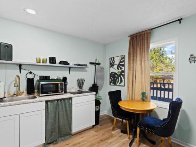 1 Br, 1 bath, Condo 1122 Highway 210