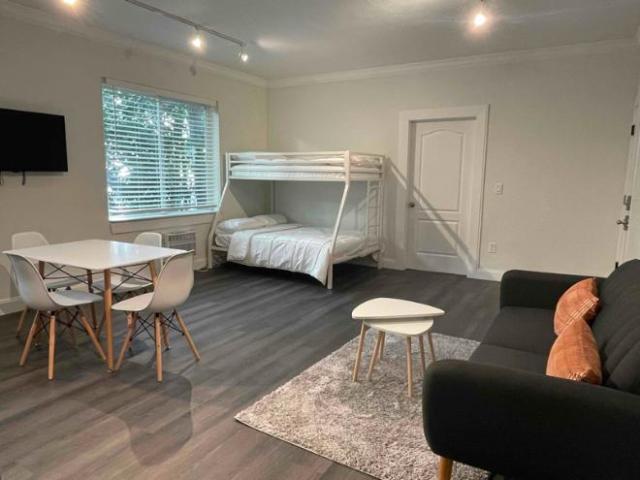 1 Br, 1 bath, Condo 1135 Euclid Ave