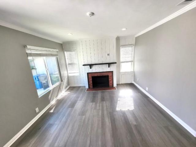 1 Br, 1 bath, Condo 1135 1/2 E 67th St